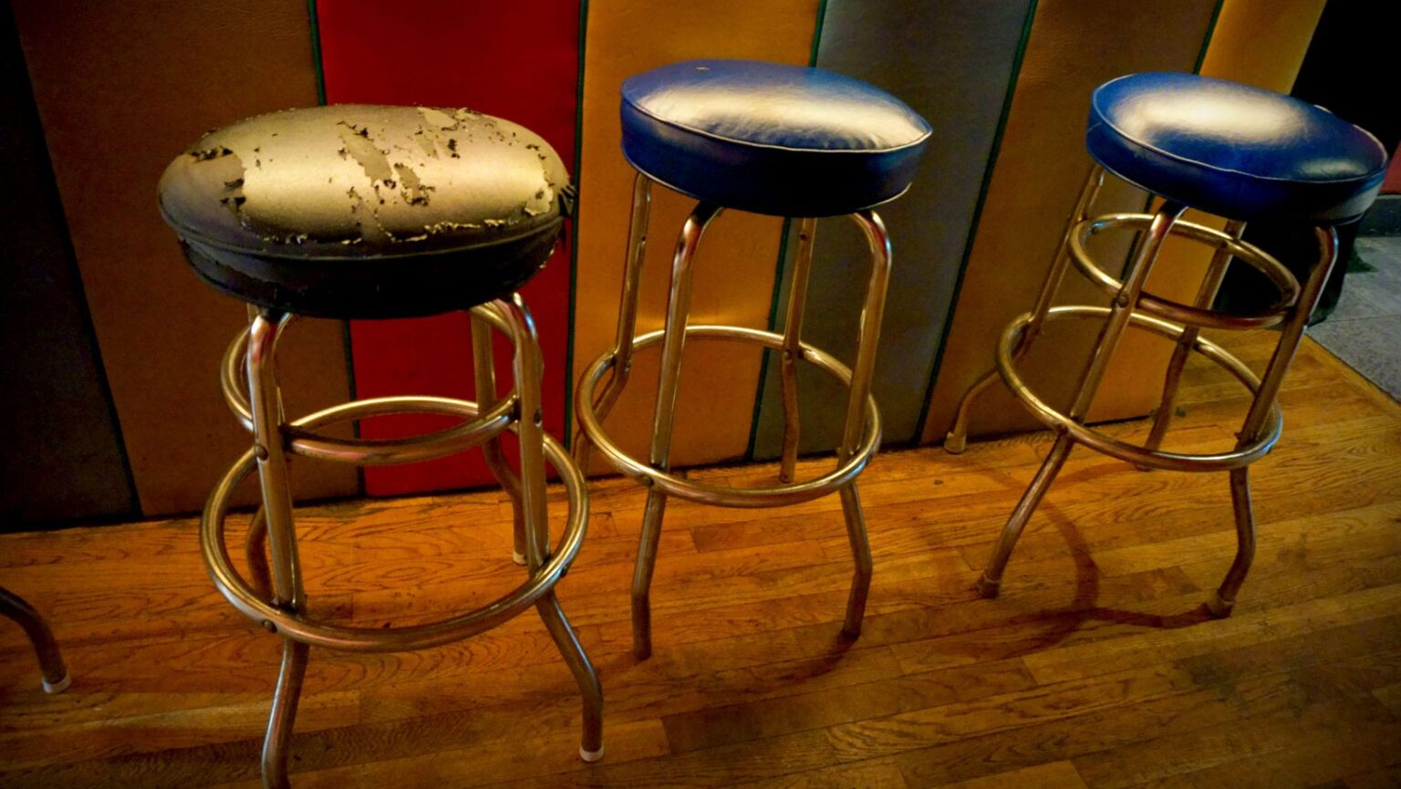 DIY Bar Stools Designs That Will Impress Your Guests - Usefulideas