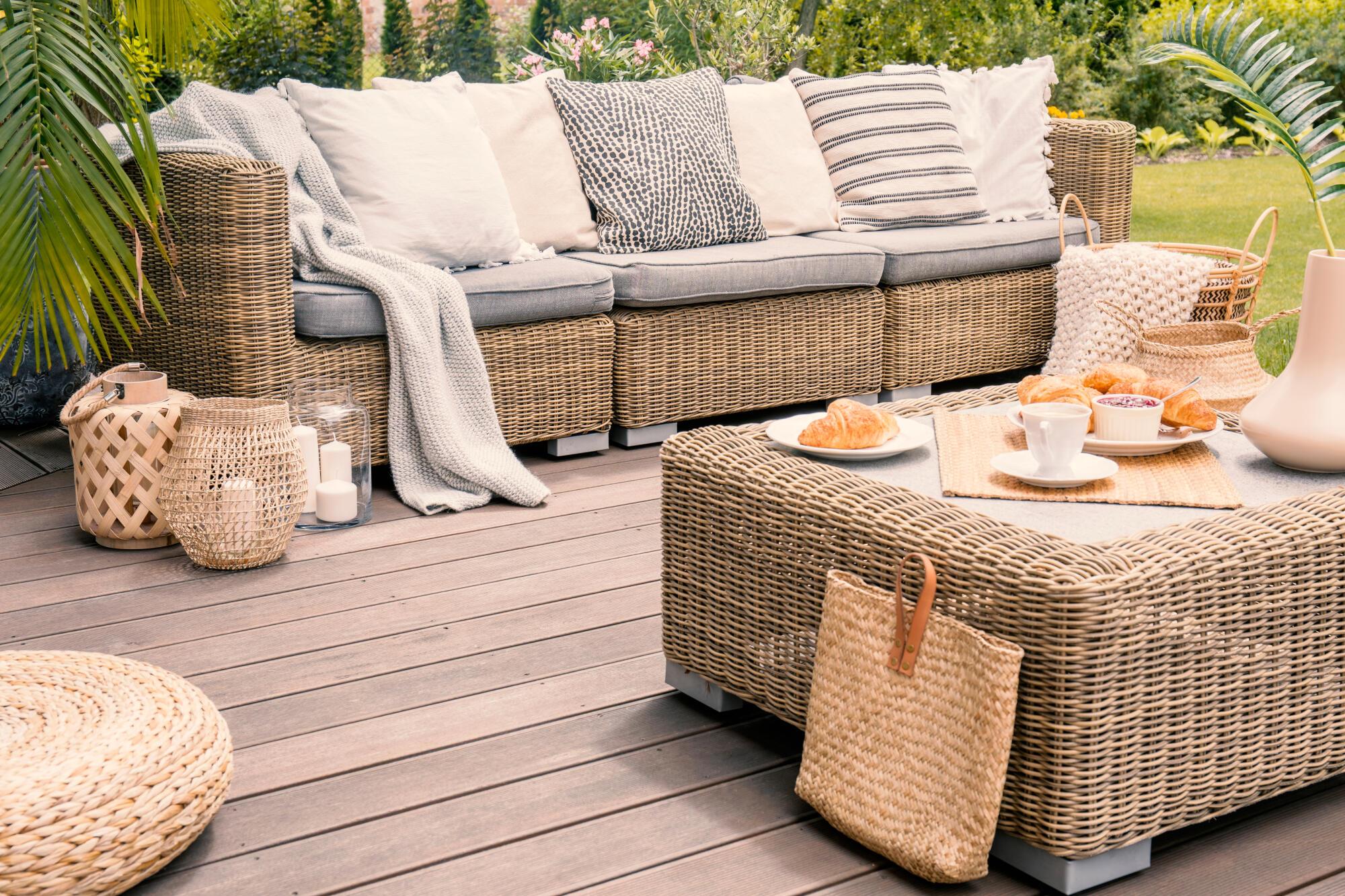 4 Key Differences Between DIY vs. Hiring Decking Contractors: What You ...